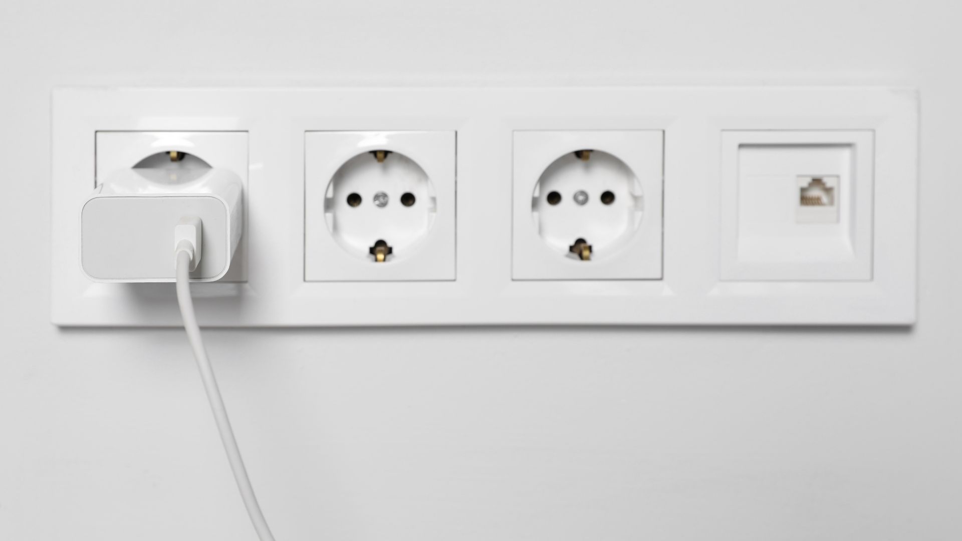 Adaptor Daya: Inovasi yang Mengubah Pengisian Daya