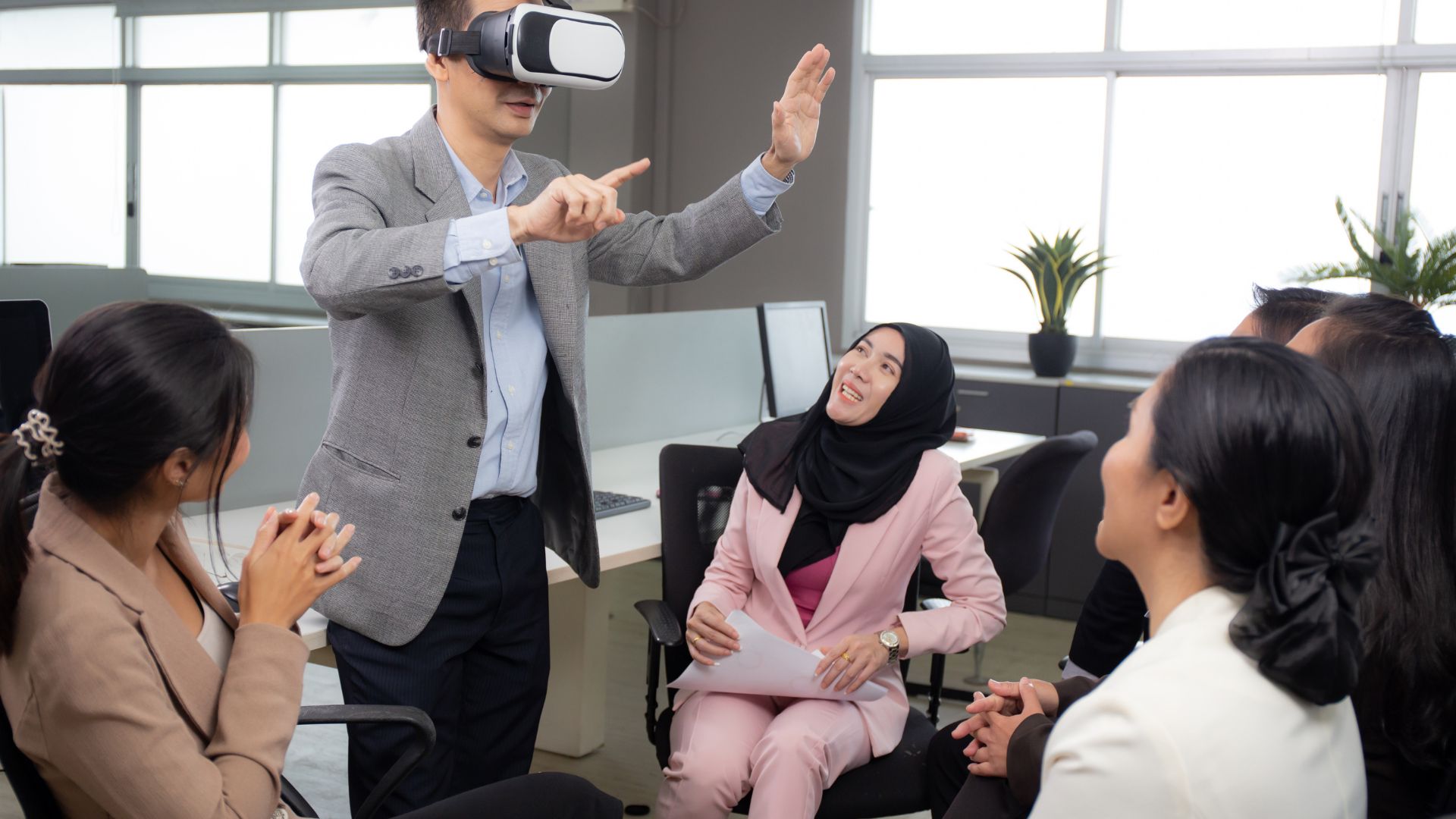 Apa itu Realitas Virtual (VR)? Kenali Aplikasinya di Berbagai Sektor