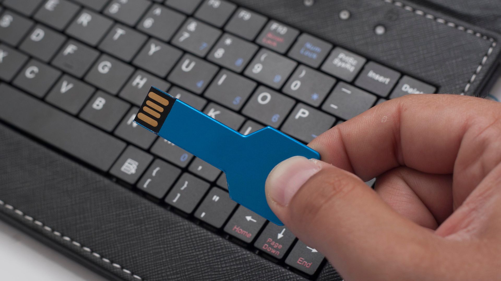 Jenis USB Flash Drive di Era Cloud Storage: Masih Perlukah?