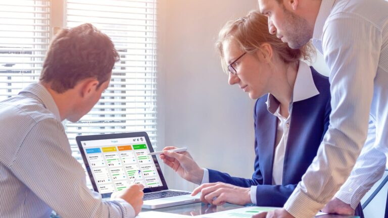 Perbandingan Software Development Methodologies: Waterfall, Agile ...